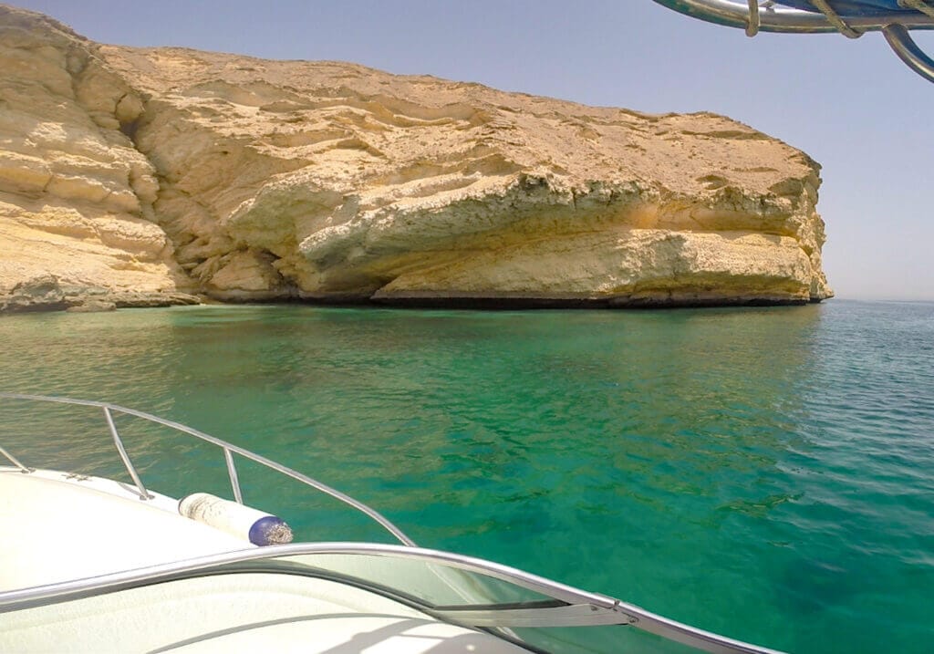 Snorkeling the incredibly diverse Fahal Island, Oman - Snorkelverse